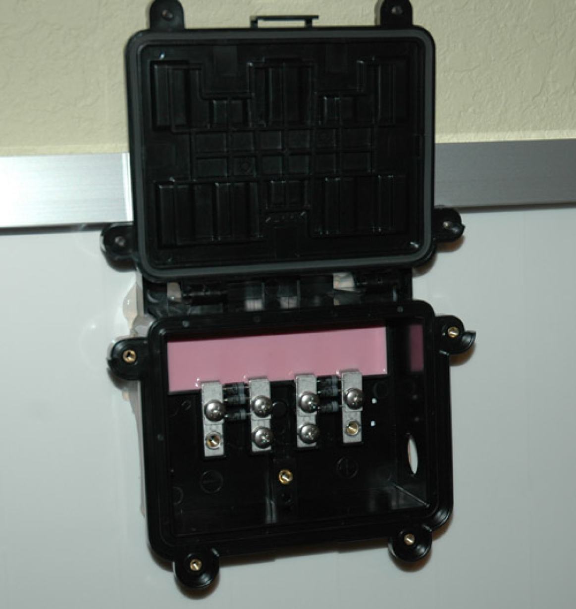 How to Wire a Solar Junction Box | Greentech Renewables